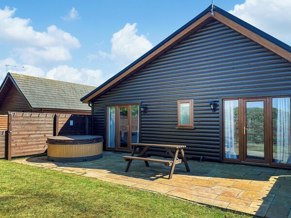 2 Bedroom Accommodation In Fitling - Yorkshire