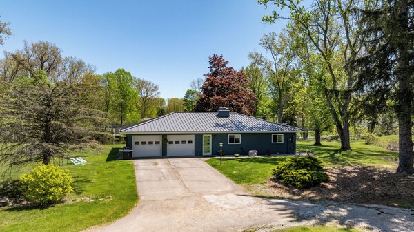 Delightful Loon Lake Retreat - Coldwater, MI