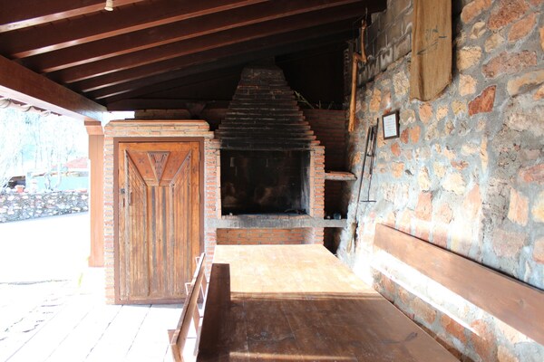 Casa Rural 'La Chimenea De Soria I' Con Vistas A La Montaña, Piscina Compartida Y Wi-fi - San Leonardo de Yagüe