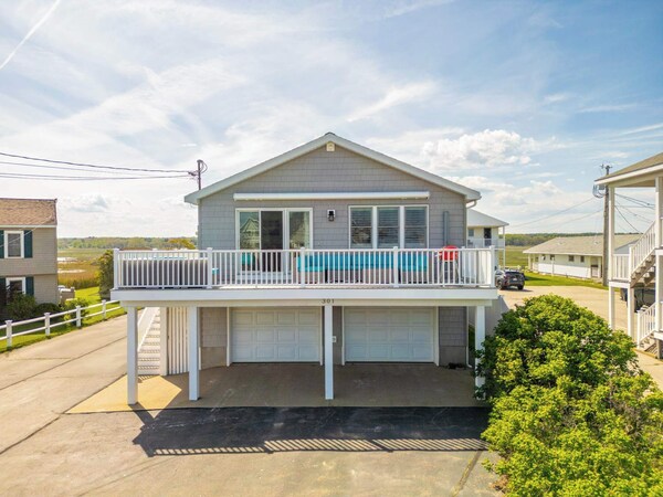 2-min Walk To Beach | Large Deck W/ Outdoor Sofas - Wells, ME