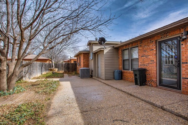 Harmony Home - 4/2 Sleeps 11, 1 Mile To Texas Tech - Lubbock, TX