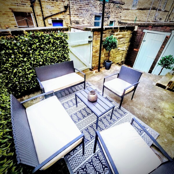 Saltaire Retreat, Grade 2 Listed 3 Bed House - Bradford