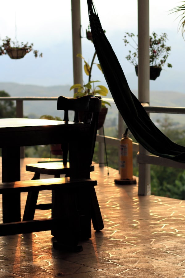 Cabaña Azulejo Con Vista A Las Montañas Colombianas - La Cumbre