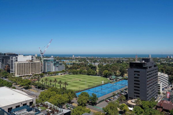 Panoramic City & Bay Views: Luxury Fawkner Stay - Ivanhoe