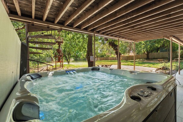 5br Getaway | Hot Tub, Patio, Lounge | Near Plaza District #Mr - Yukon, OK