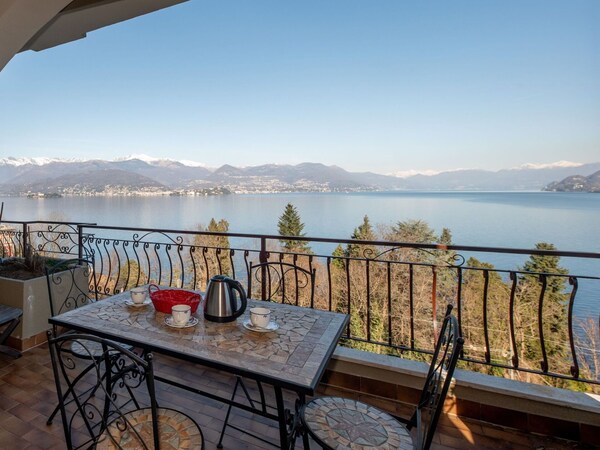 Beautiful Apartment For 4 People With Pool, Wifi, Tv, Terrace And Parking - Stresa