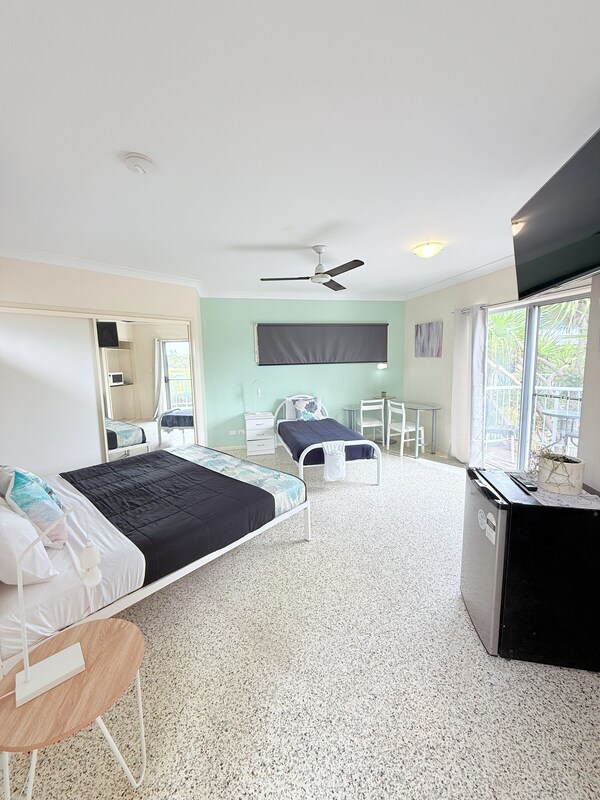 Emu Park Beach Resort. Family Rooms For 3 Guest. - Queensland