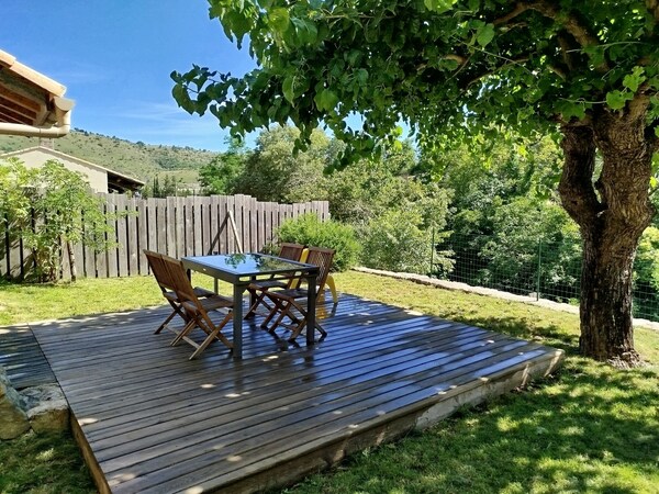 Large Apartment 5 Minutes' Walk From Joyeuse, Its Shops And Famous Market. - Labeaume