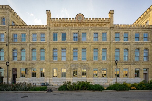 Cream City 2br Apt - Just 3 Blocks To Fiserv With Gym And Parking - Greenfield, WI