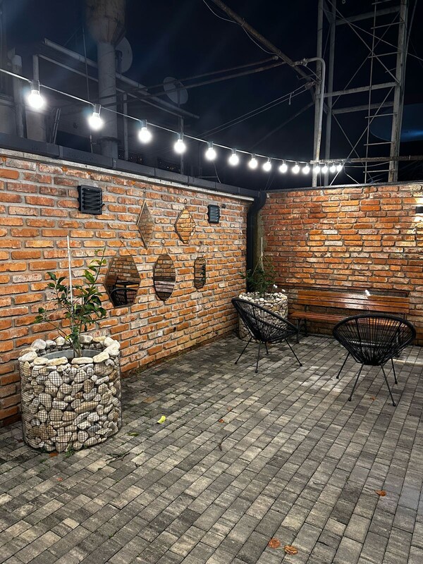 10-room Exceptional Hotel In Delightful Kutaisi Center With Ac, Wifi. - Kutaisi