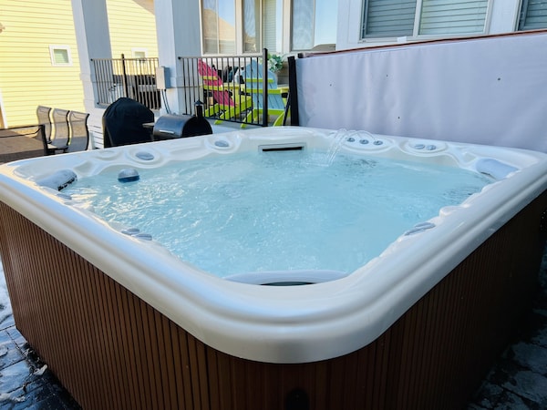 Luxury 5-bedroom Retreat | Hot Tub | Chefs Kitchen | Near Boulder & Denver - Arvada, CO