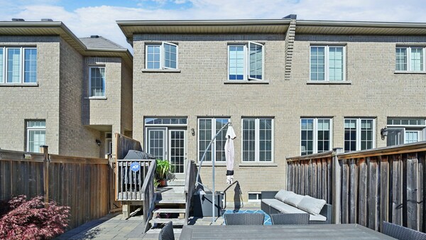 Modern 4-bedroom Townhouse  Near Wonderland, Vaughan Mills & Hospital - Vaughan