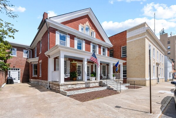 Fun Spacious 5 Bdrm Estate W/theater, Billiard Parlor, Speakeasy Bar & Poker Rm - Frankfort, KY