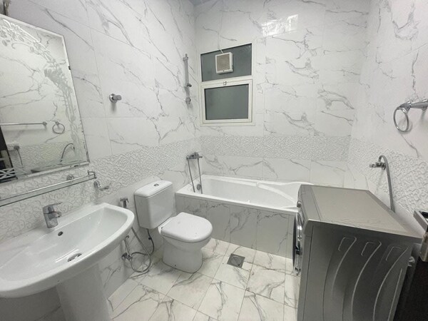 Fully Furnished Big Studio In Abu Dhabi - Abou Dabi