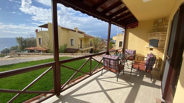 Villa On Site With Pool By The Sea - Burhaniye