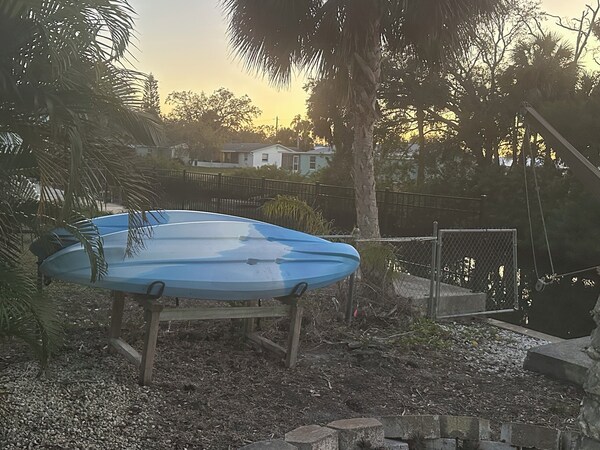 Cozy 2-bedroom House On The Canal In Charming Port Richey With Ac, & Wifi. - New Port Richey, FL