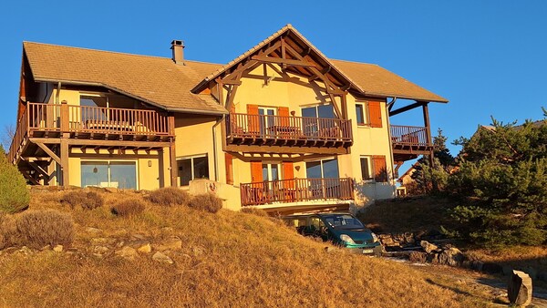 Grand Gîte Balcons De La Ribeyrette. 4 Apparts, Idéal Pour Plusieurs Familles. - Baratier