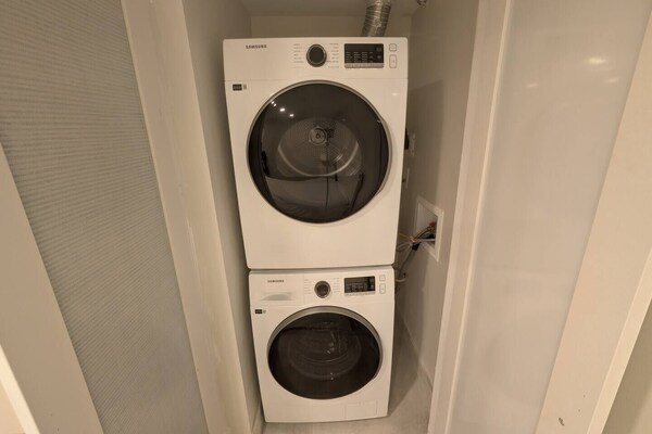 Elegant 1br Apartment W/private Entrance & Parking - Vaughan