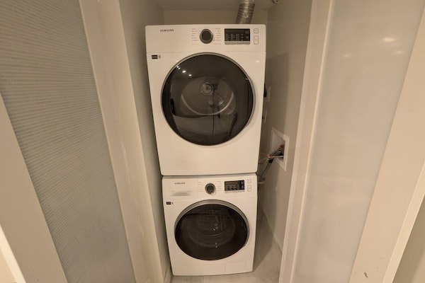 Elegant 1br Apartment W/private Entrance & Parking - Whitchurch-Stouffville