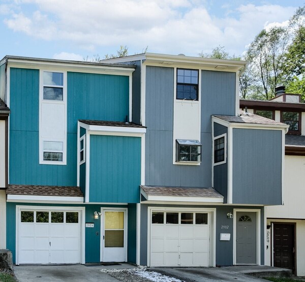 The Teal Townhouse Near Ku Med And Central To Many Kc Landmarks/attractions - Kansas City, KS