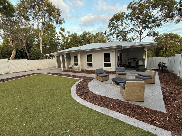 Blue Bee Cottage - Beautiful Brand New Home! - Russell Island