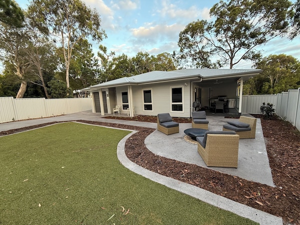 Blue Bee Cottage - Beautiful Brand New Home! - MacLeay Island