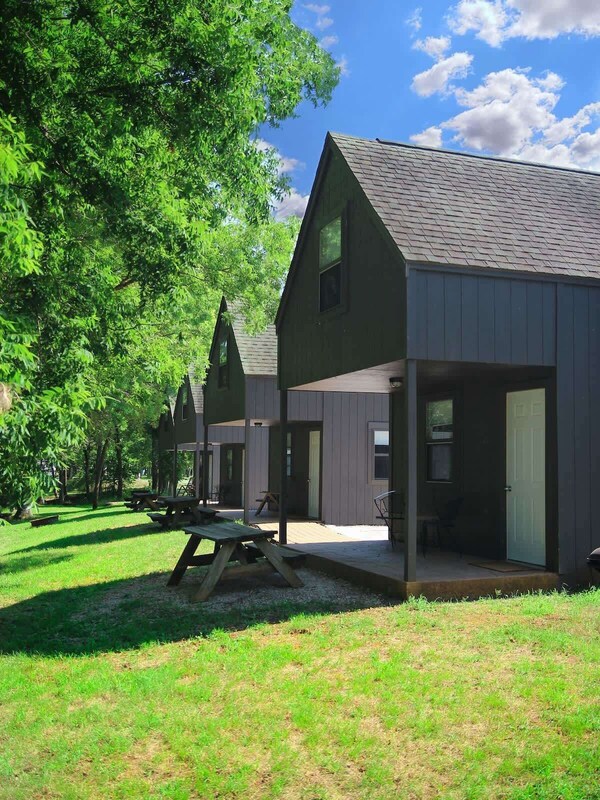 Riverfront Getaway: Fire Pit, Cozy Loft (Cabin 2) - Missouri