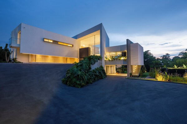 Next-level Luxury Pereira House + Pool & Cinema - La Virginia