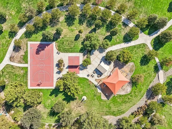 Land House With Fitness Center, Pool, Grill, Garage, Close To Downtown & Airport - Sacramento, CA