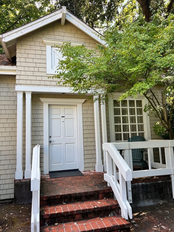 Burbank Suite\nhistoric Cedar Mansion Bungalows - Sonoma, CA