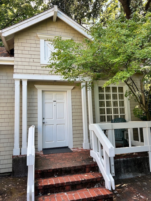 Burbank Suite\nhistoric Cedar Mansion Bungalows - Sonoma, CA