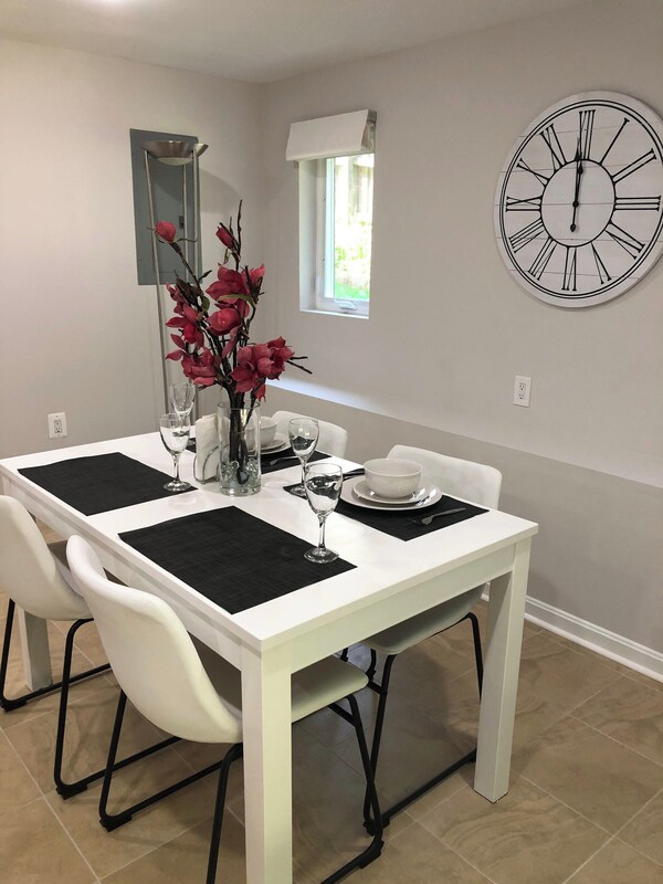 Exclusive Escape- 1 Mile To Metro W/ Full Kitchen! - 伯克