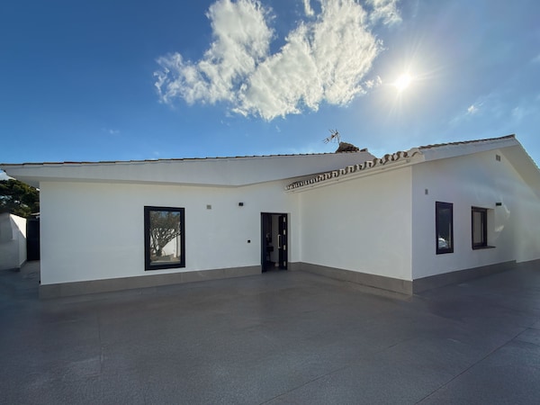 Modern Villa Close To The Sea, Ideal For Families - Puerto Banús