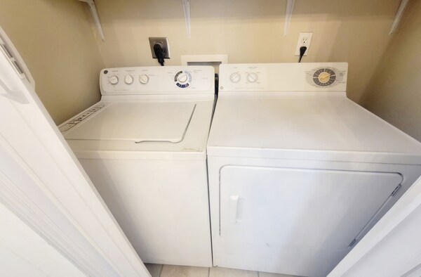 Charming Bungalow In Downtownsan Antonio. Covered Carport! Laundry! Private Yard - San Antonio