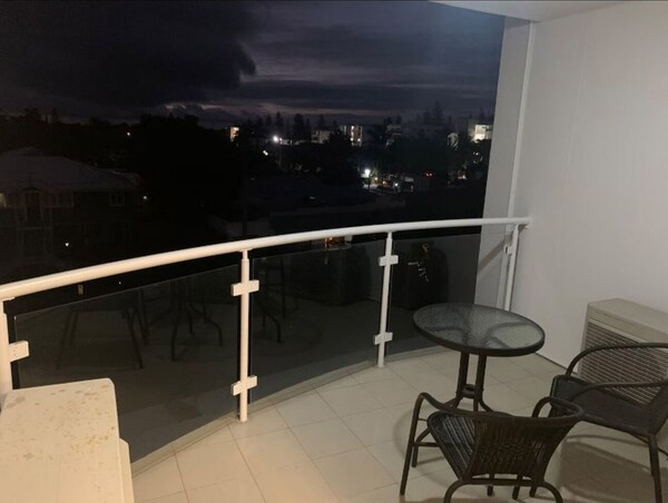 Charming 2-bedroom Apartment In Bargara, One Street Back From The Beach - Bundaberg Central