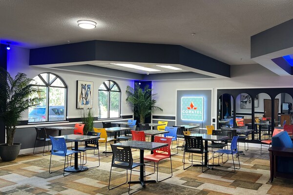 Coratel Inn And Suites By Jasper Eagan - Standard 1 King Bed Non Smoking - Apple Valley, MN