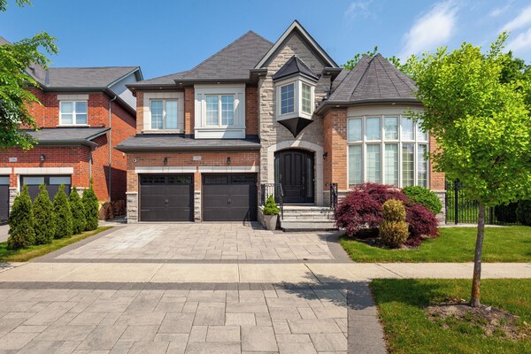Luxury 5 Bedroom Home In Richmond Hill, Free Parking, Private Gym - Aurora