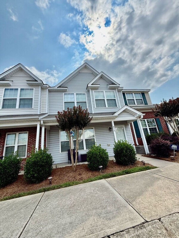 Cute 3 Bedroom Home Centrally Located In The Triad. - Greensboro, NC