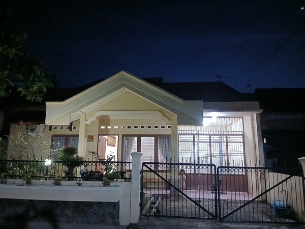 Charming 3-bedroom House Near Beach - Padang
