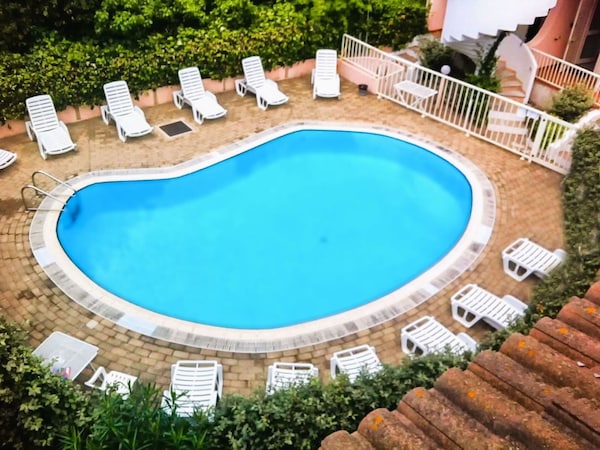 Herrliche Wohnung Mit Klimaanlage, Pool, Tv, Terrasse, Haustiere Erlaubt Und Parkplatz - Badesi