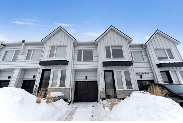 3br 2bth Home@barrie10min Tocentennial Beach\n\nentire Townhouse In Barrie,ontario - Barrie
