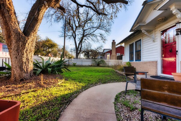 Charming & Historic 2-br Home On An Eco Farm! - Austin, TX