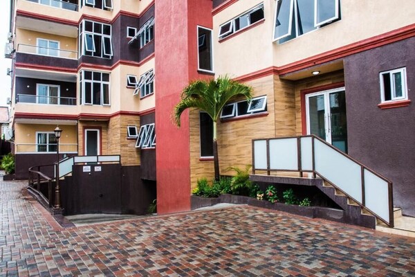 Modern 2bedroom Condo Across Ac Hotel, Kingston - Kingston