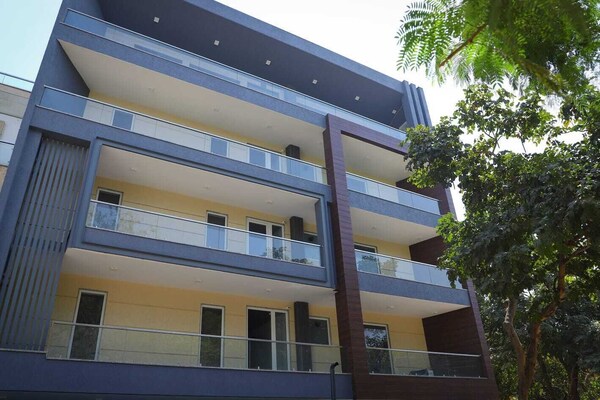 Luxury Executive Suite In Gurugram, Featuring Air Conditioning And Wi-fi. - Gurugram