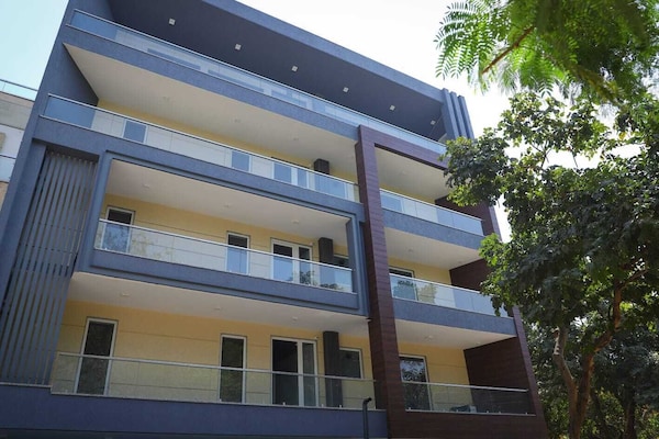 Luxury Executive Suite In Gurugram, Featuring Air Conditioning And Wi-fi. - Gurugram