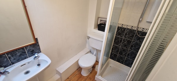 Spacious Riverside 2bd, Mid City - Above Bar&venue - Cobh