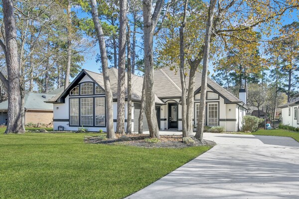 Trader's Retreat Spacious Waterfront Home With Boat Slip. - Lake Conroe, TX