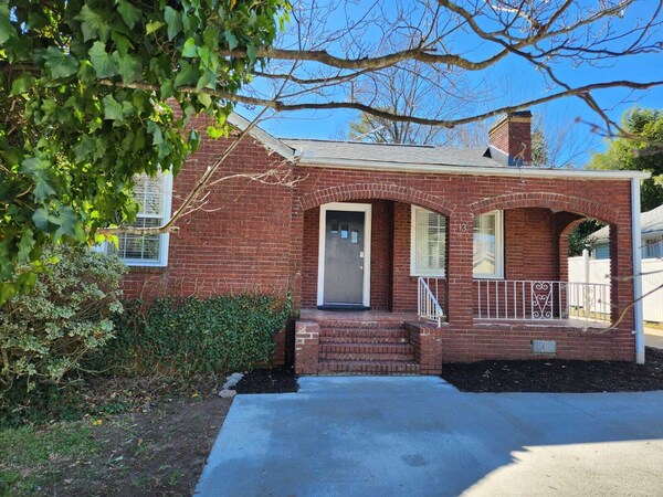 Lucky 13 Retreat  Cozy 2br Getaway Near Downtown Greenville! - Piedmont, SC