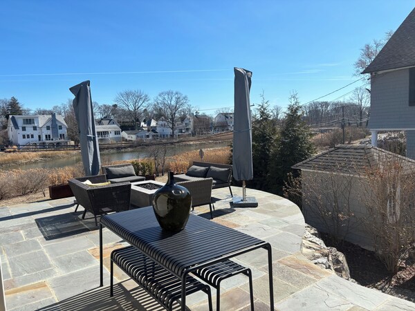 Delightful Light-filled Bungalow Walk To Beach And Rowayton Village - Norwalk, CT