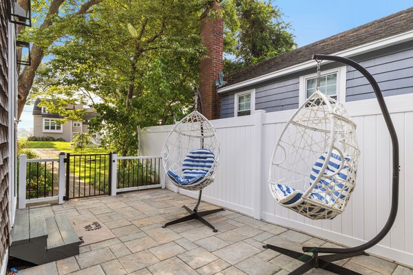 Charming 3-bedroom Cottage Short Walk To Chalker Beach - Connecticut